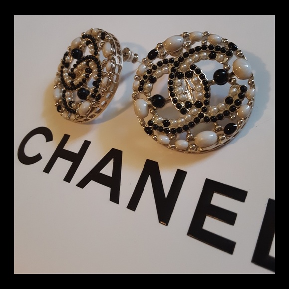 CHANEL | Jewelry | New 8 Large Chanel Stone Pearl Round Studs | Poshmark